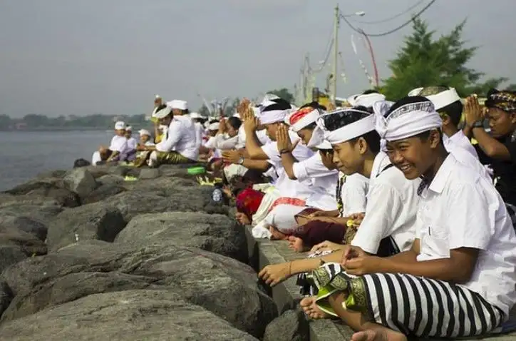 Mantra Panca Sembah dalam Agama Hindu: Makna, Urutan, dan Doa - Beben.id